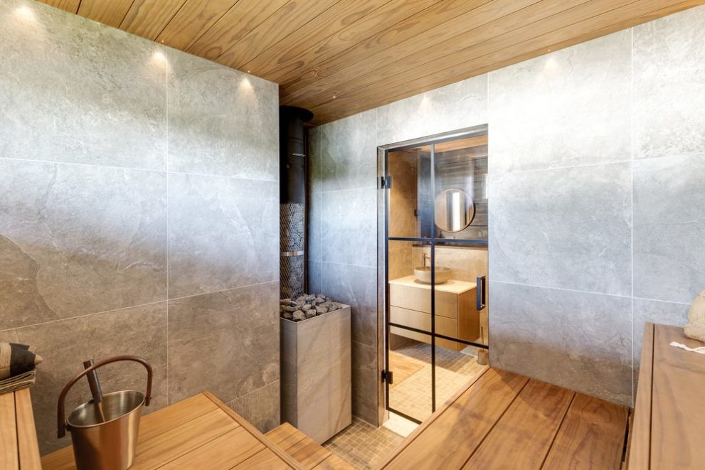 A luxury villa in nature's embrace - home to Timo and Mare - Honka